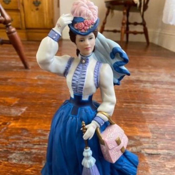 Avon | Accents | Vintage 996 Avon Mrs Albee Figurines Full Size Mini ...